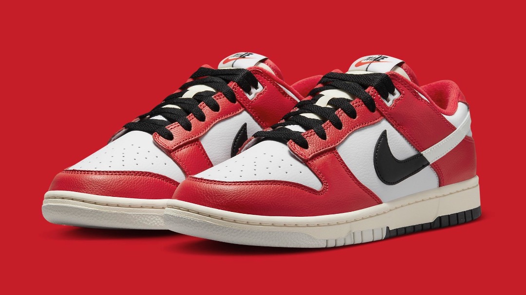 Nike dunk low Chicago split, Men's Fashion, Footwear, Sneakers on Carousell