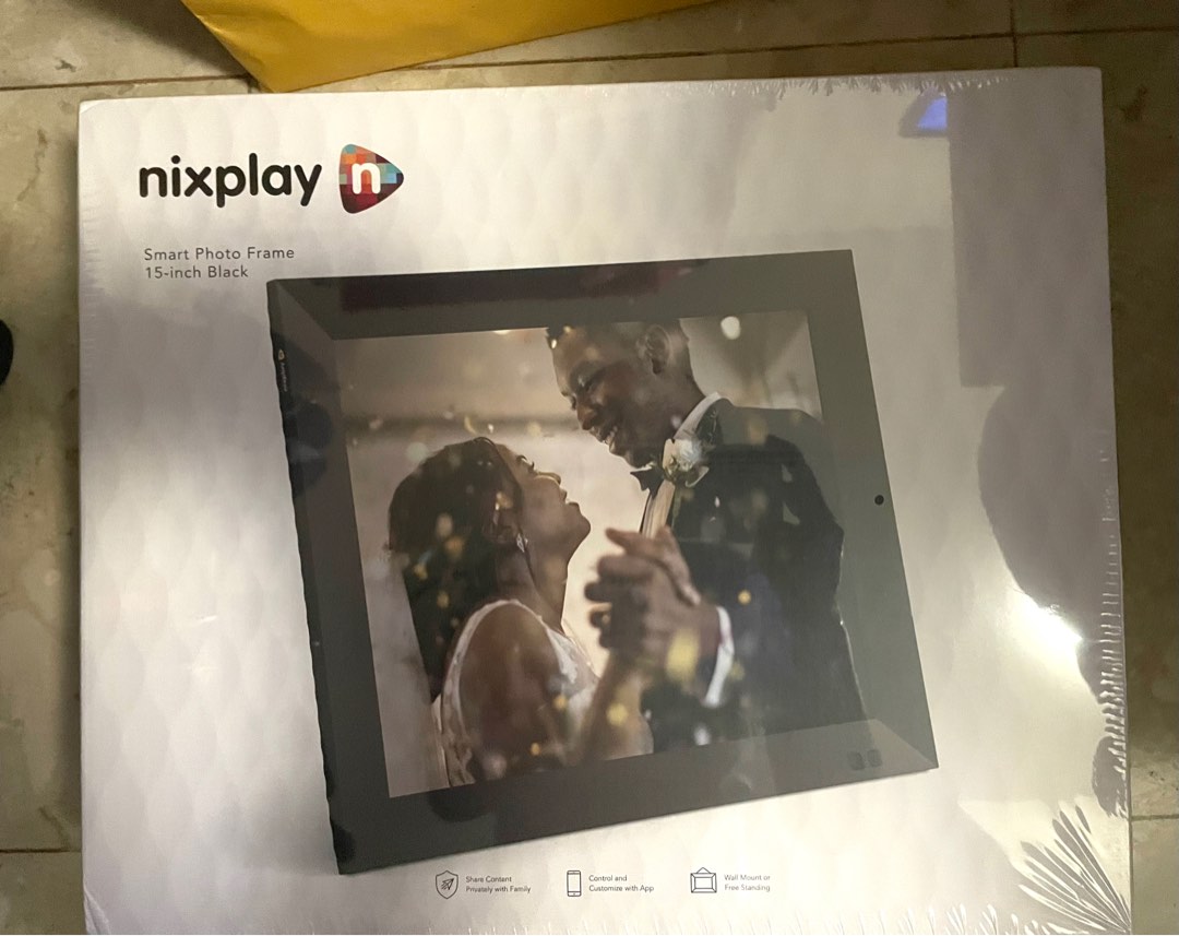 Nixplay Smart Photo Frame, Furniture & Home Living, Home Decor, Frames ...