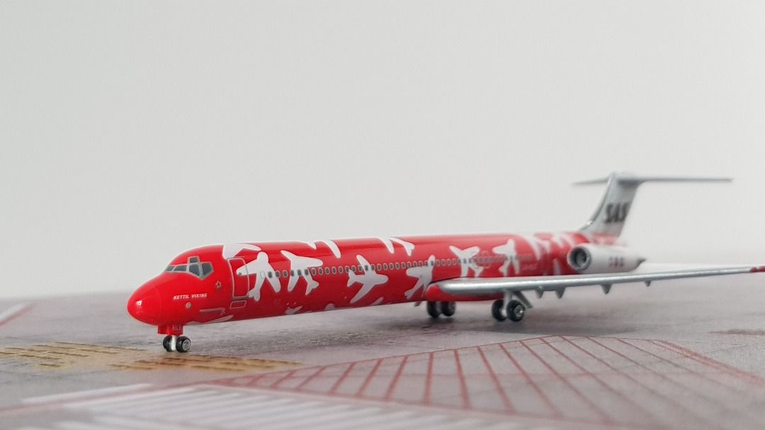 Phoenix Models SAS Scandinavian Airlines McDonnell Douglas MD-82 LN-RLE ...