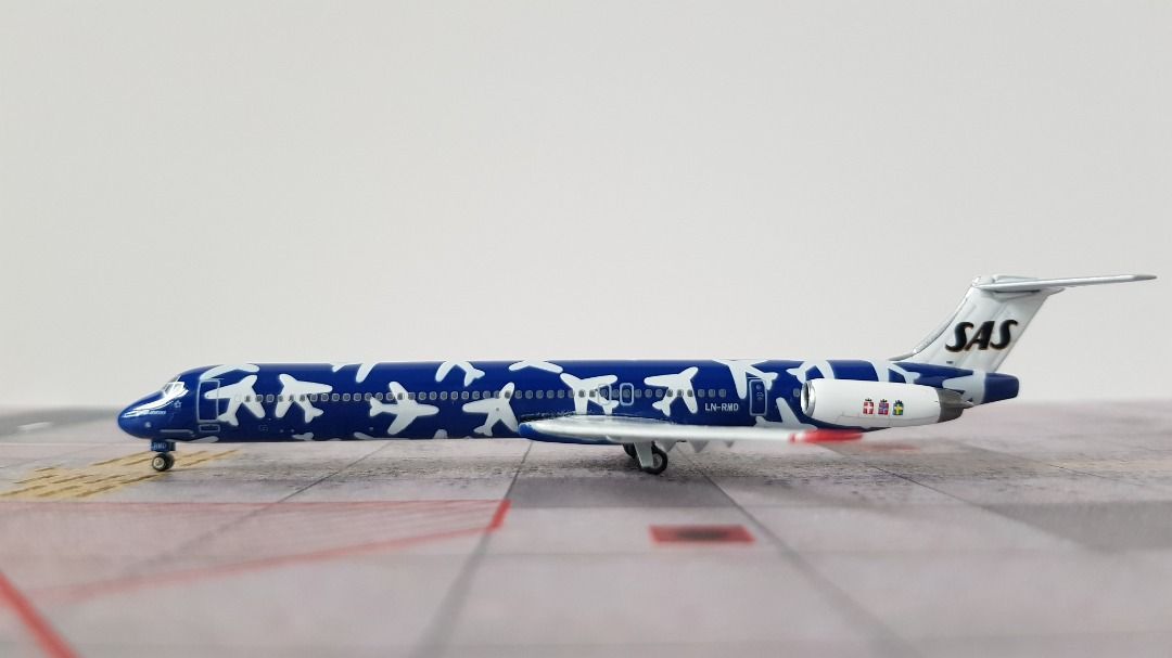 Phoenix Models SAS Scandinavian Airlines McDonnell Douglas MD-82 LN-RMD ...