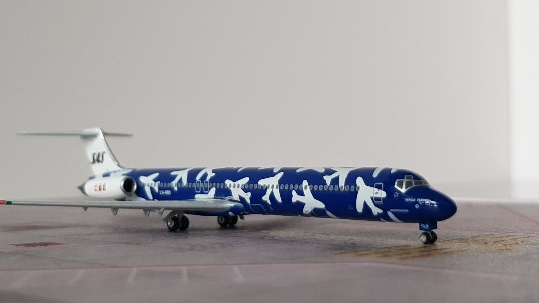 Phoenix Models SAS Scandinavian Airlines McDonnell Douglas MD-82 LN-RMD ...