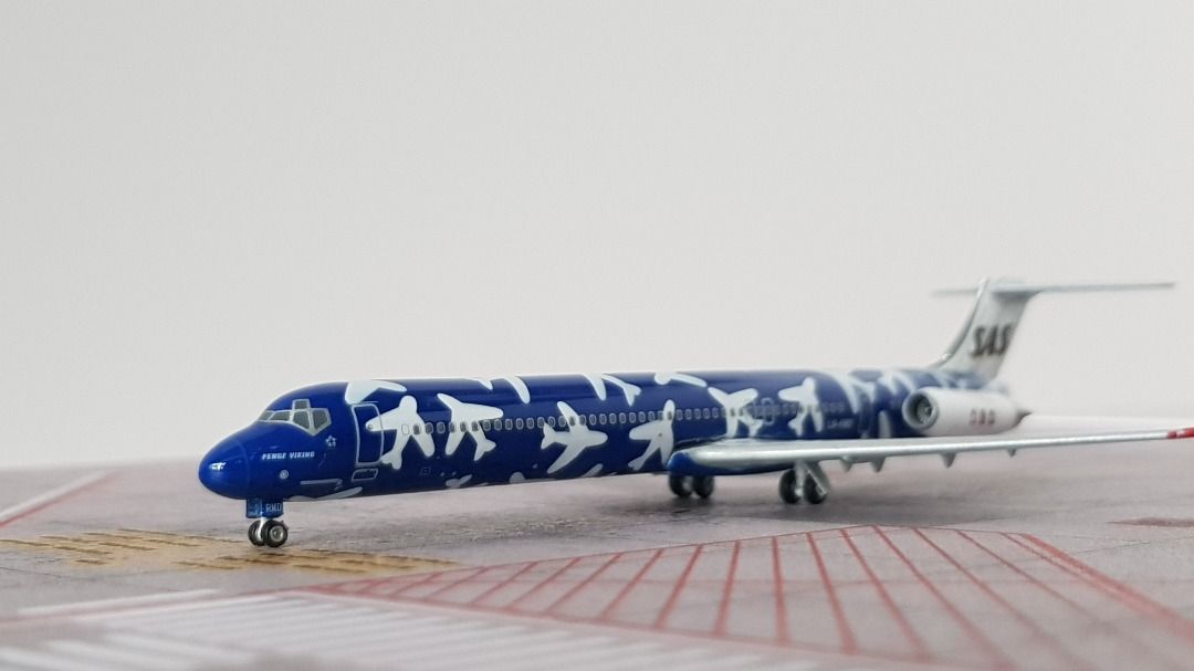 Phoenix Models SAS Scandinavian Airlines McDonnell Douglas MD-82 LN-RMD ...