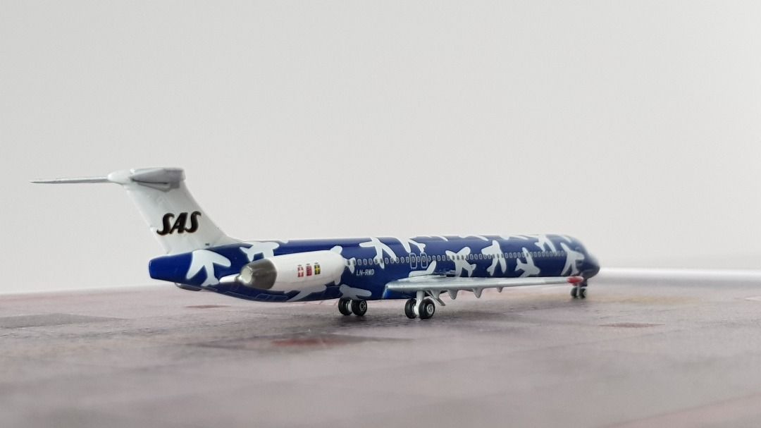 Phoenix Models SAS Scandinavian Airlines McDonnell Douglas MD-82 LN-RMD ...