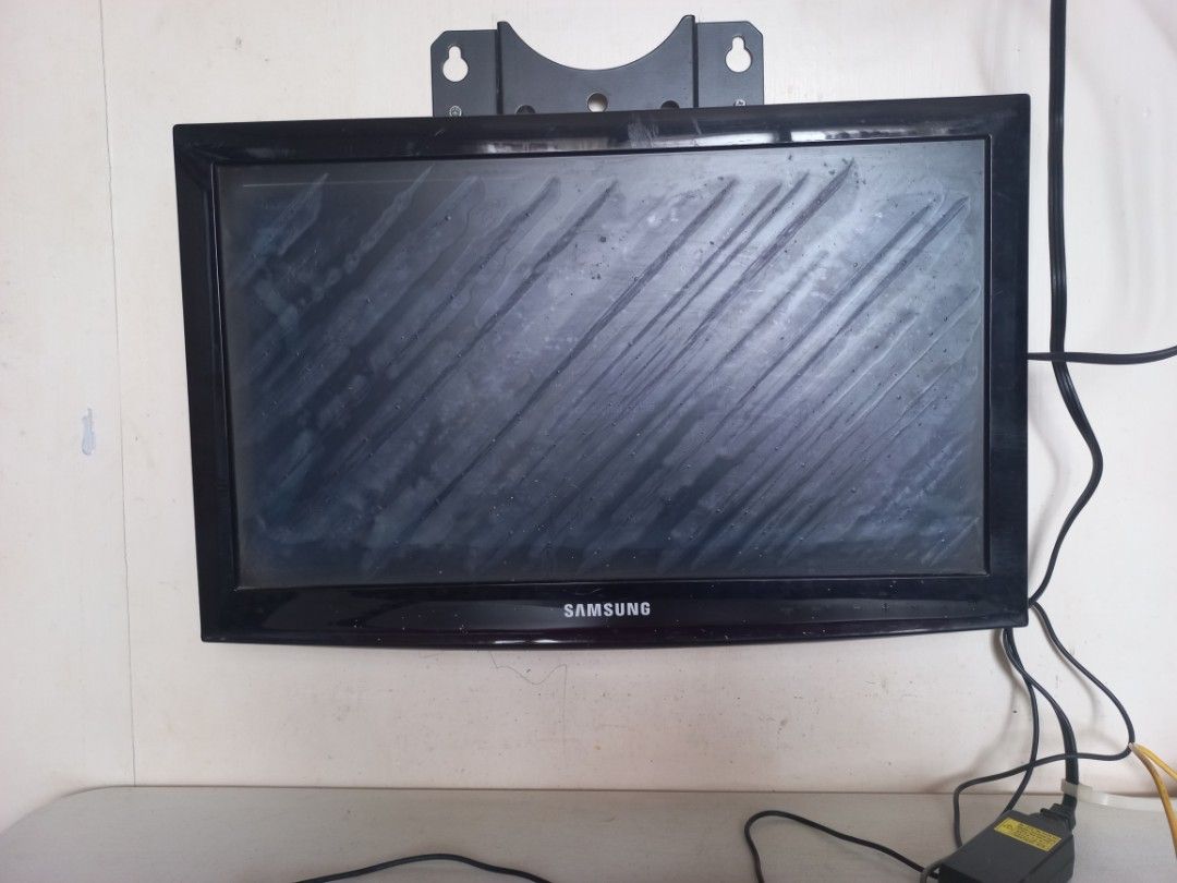 Samsung LCD TV with screen bubbles, TV & Home Appliances, TV ...