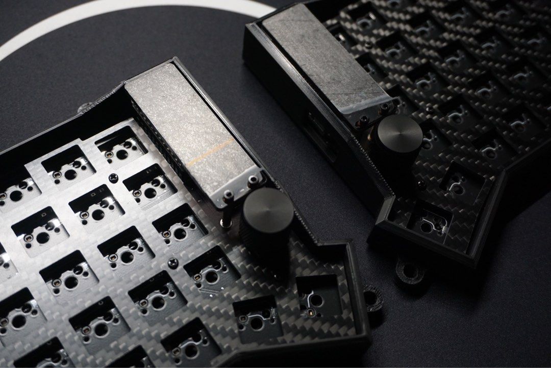 Sofle v2 or plus with carbon fiber switch plate and 3D case, Computers ...