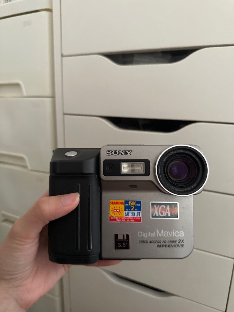 Sony vintage ccd, Photography, Cameras on Carousell