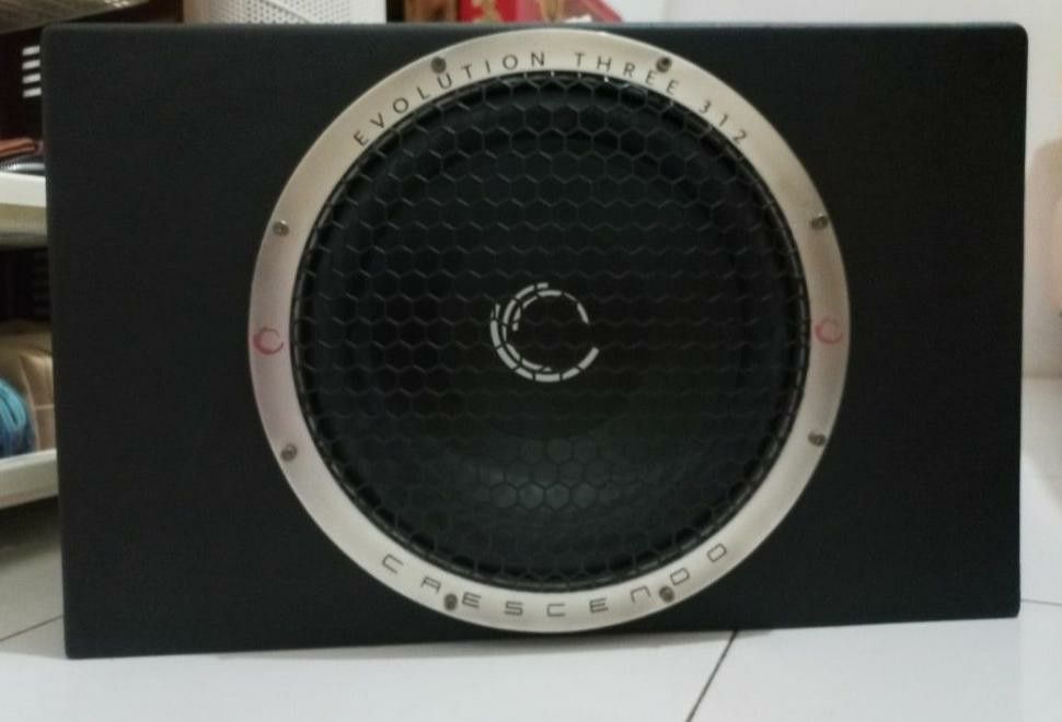 Subwoofer mobil cresendo evolution 312 on Carousell