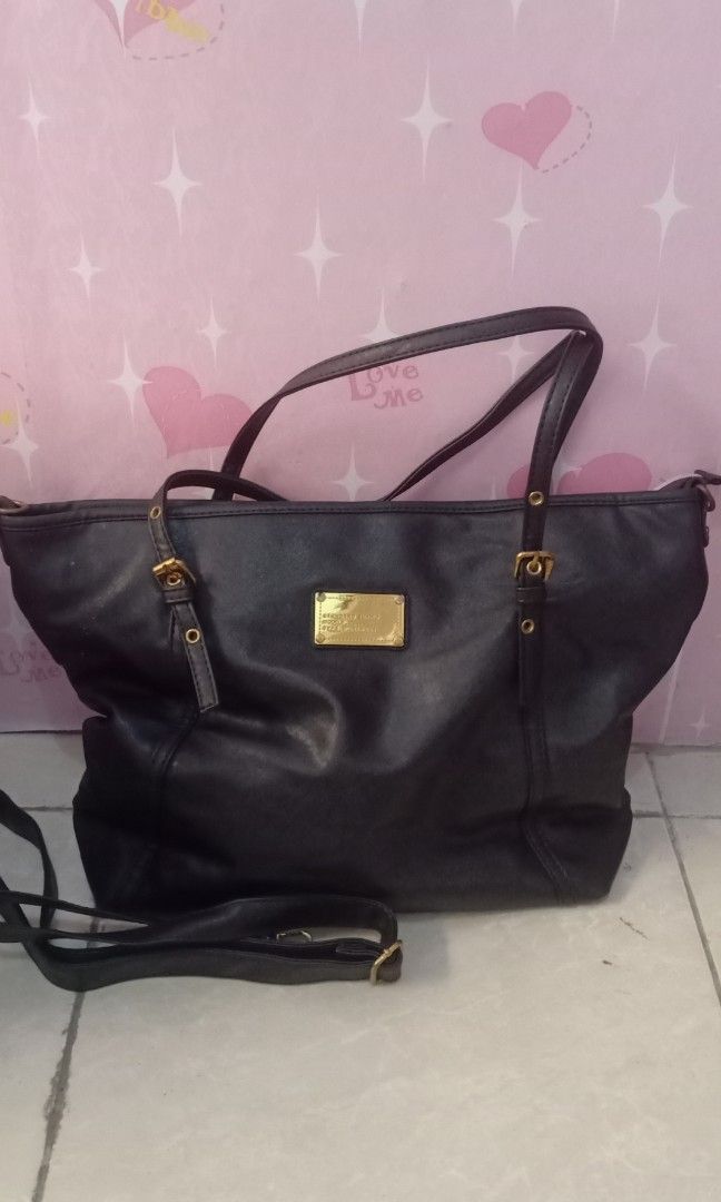 Tas hitam besar, Fesyen Wanita, Tas & Dompet di Carousell