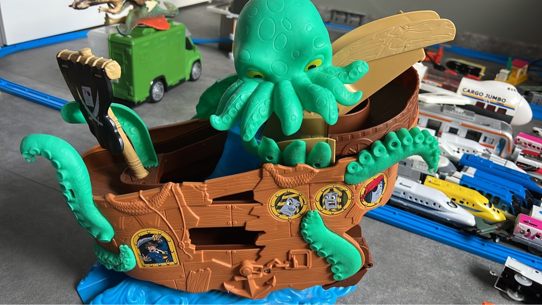 Thomas pirate ship adventure, Hobbies & Toys, Toys & Games on Carousell