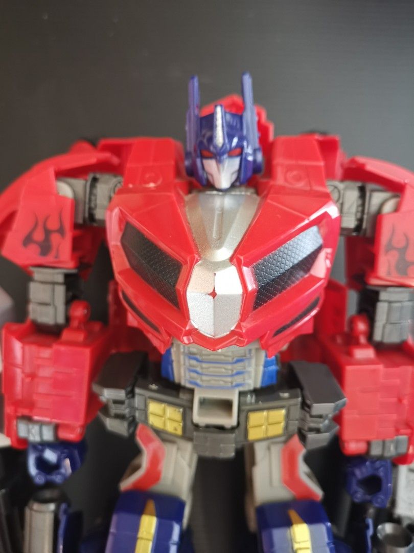 Transformers WFC Optimus Oversized, Hobbies & Toys, Toys & Games on ...