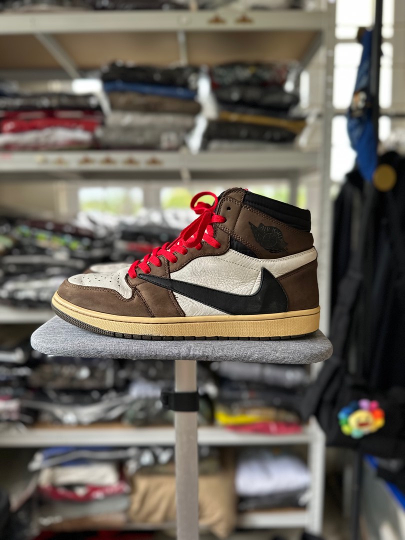 Travis Scott Jordan 1 OG HIGH, Men's Fashion, Footwear, Sneakers on ...