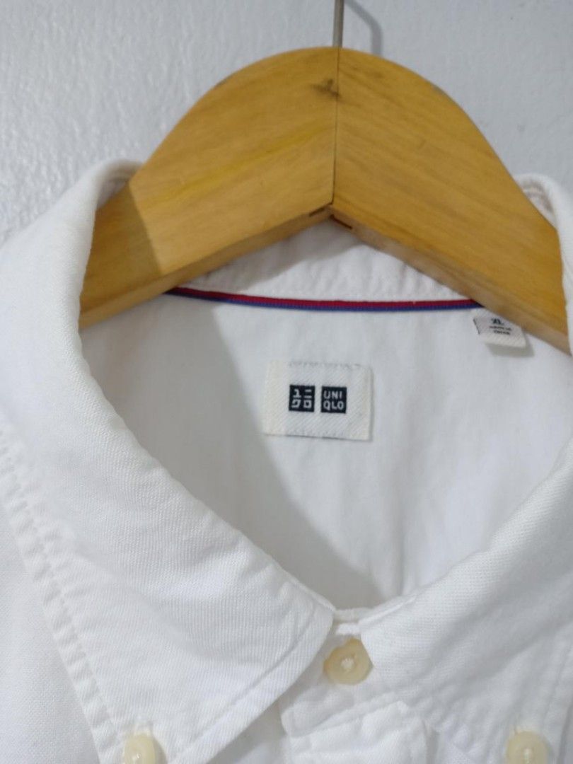 Uniqlo Putih XL, Fesyen Pria, Pakaian , Atasan di Carousell