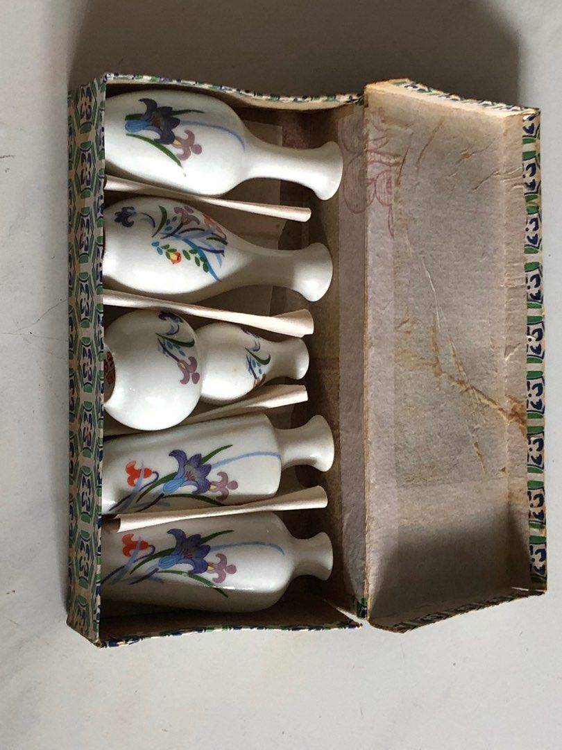 Vintage Mini Vases Display, Hobbies & Toys, Memorabilia & Collectibles ...