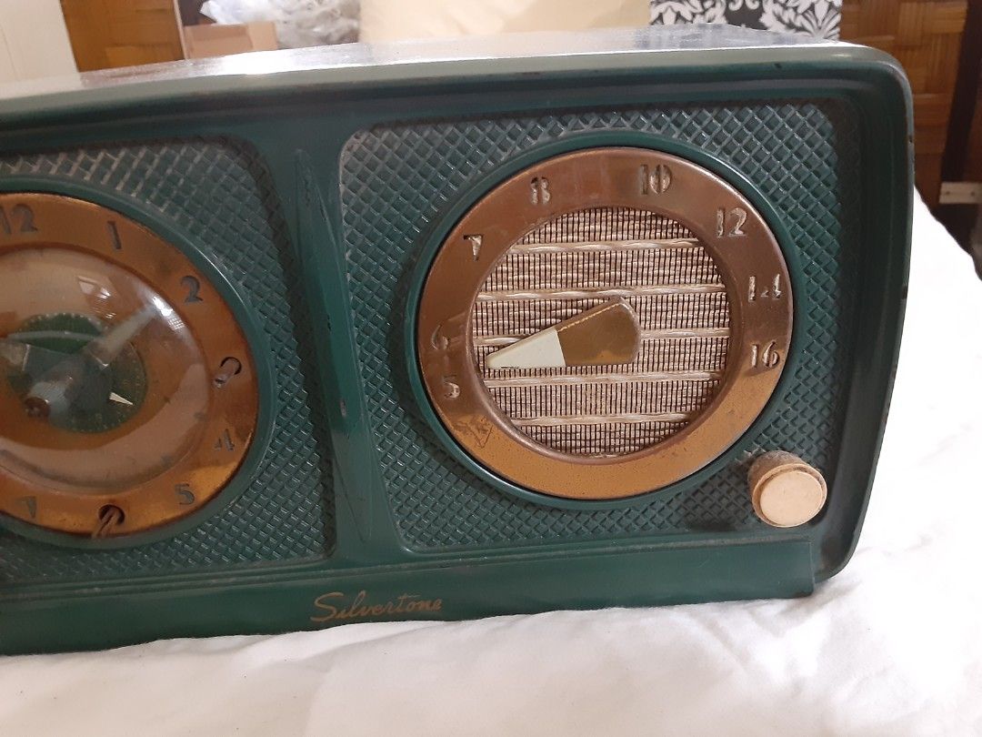 Vintage SILVERTONE Tube Radio on Carousell