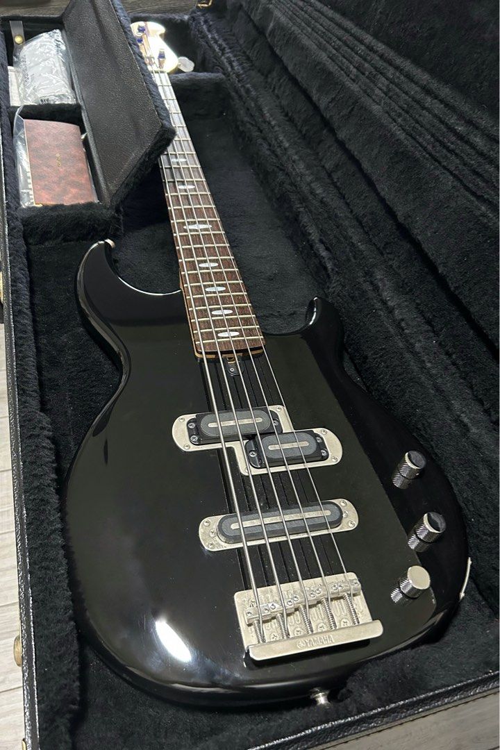 Yamaha BB2025 Bass, Hobbies & Toys, Music & Media, Musical Instruments ...