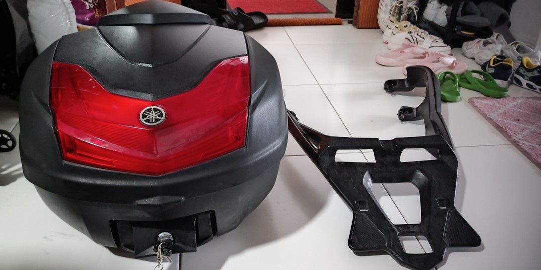 Yamaha xmax original box 39L and back rest original rack and 2 key ...