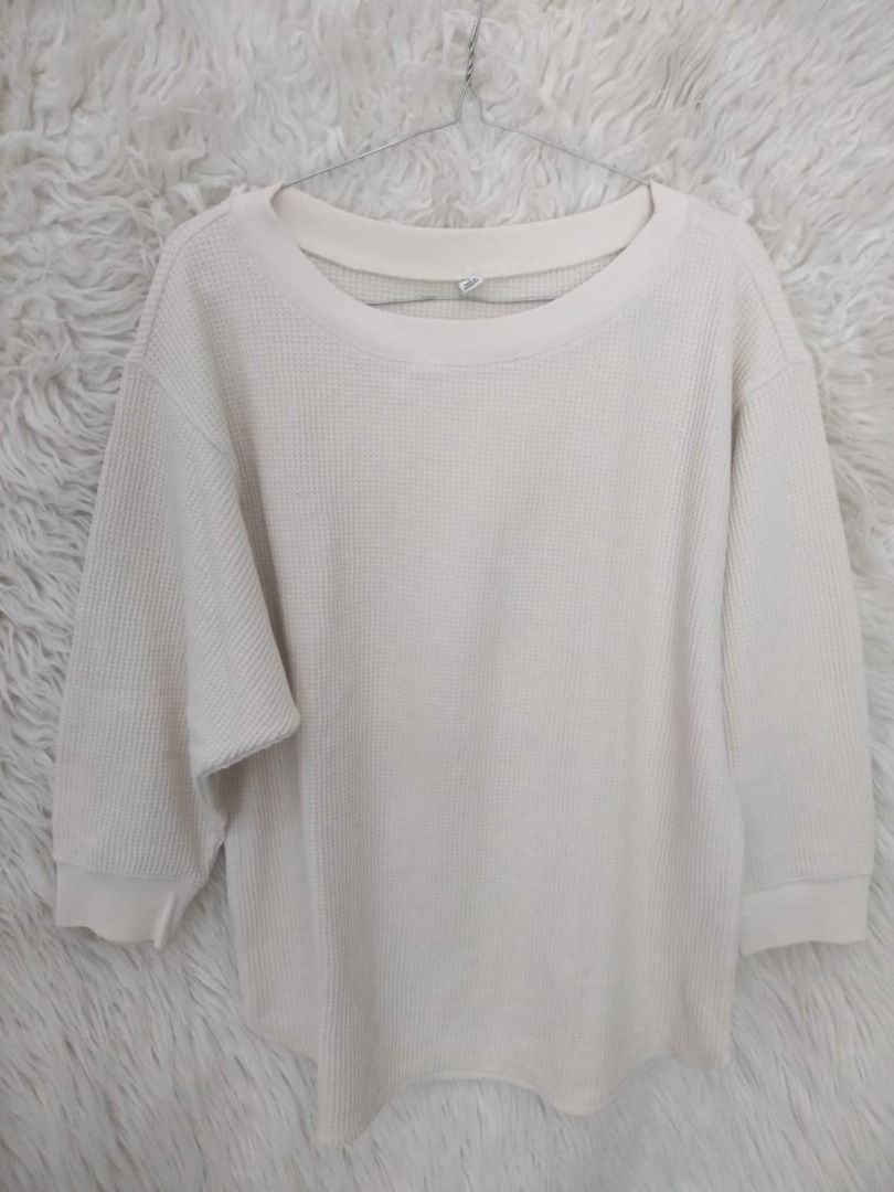Baju UNIQLO Putih, Fesyen Wanita, Pakaian Wanita, Atasan di Carousell