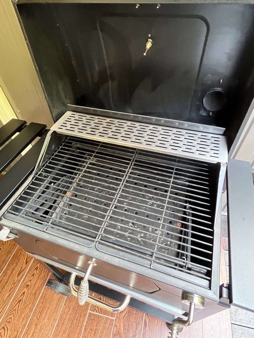BBQ pit USED ONE TIME ONLY (CHARCOAL), TV & Home Appliances, Kitchen ...