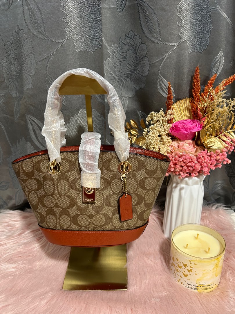 Coach signature bucket lane, Luxury, Bags & Wallets on Carousell