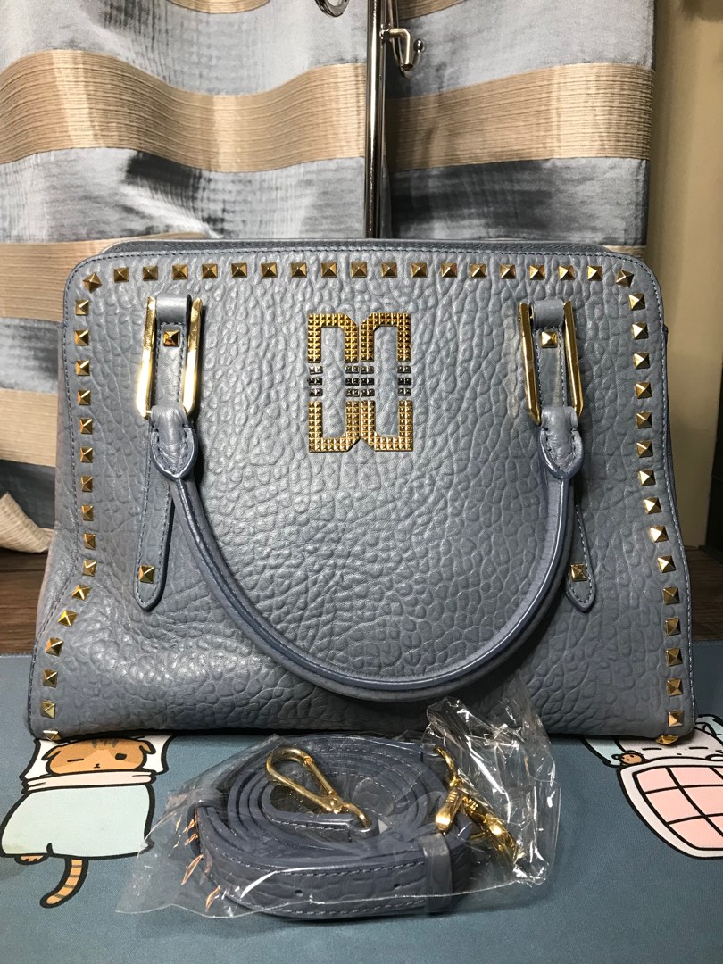 Daks 2-way cross body bag on Carousell