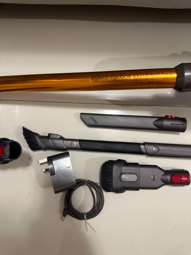 Dyson V10 absolute+, 家庭電器, 吸塵機 ＆ 家居清潔電器 - Carousell