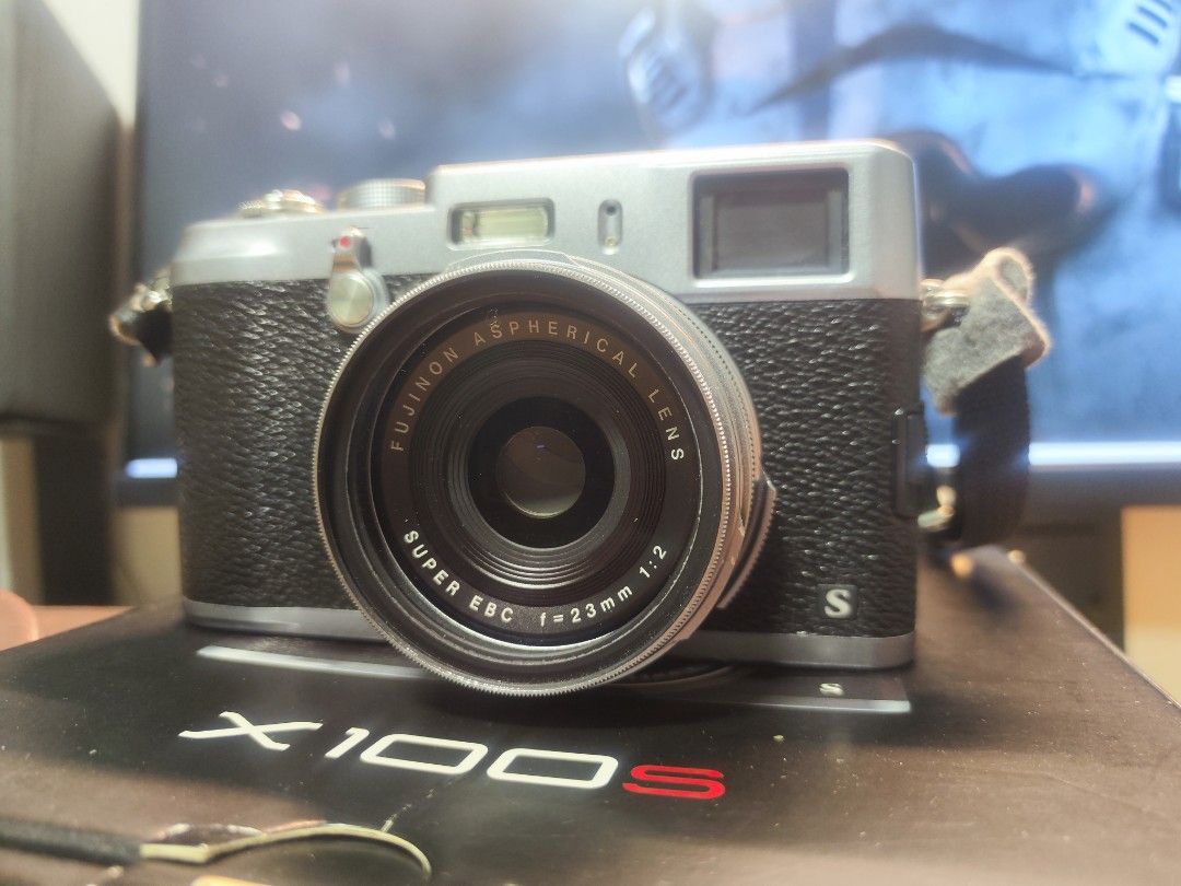 Fujifilm X100s (Full Set), Photography, Cameras on Carousell