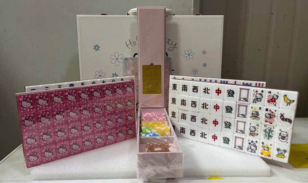 Hello Kitty Mahjong Set, Hobbies & Toys, Memorabilia & Collectibles ...