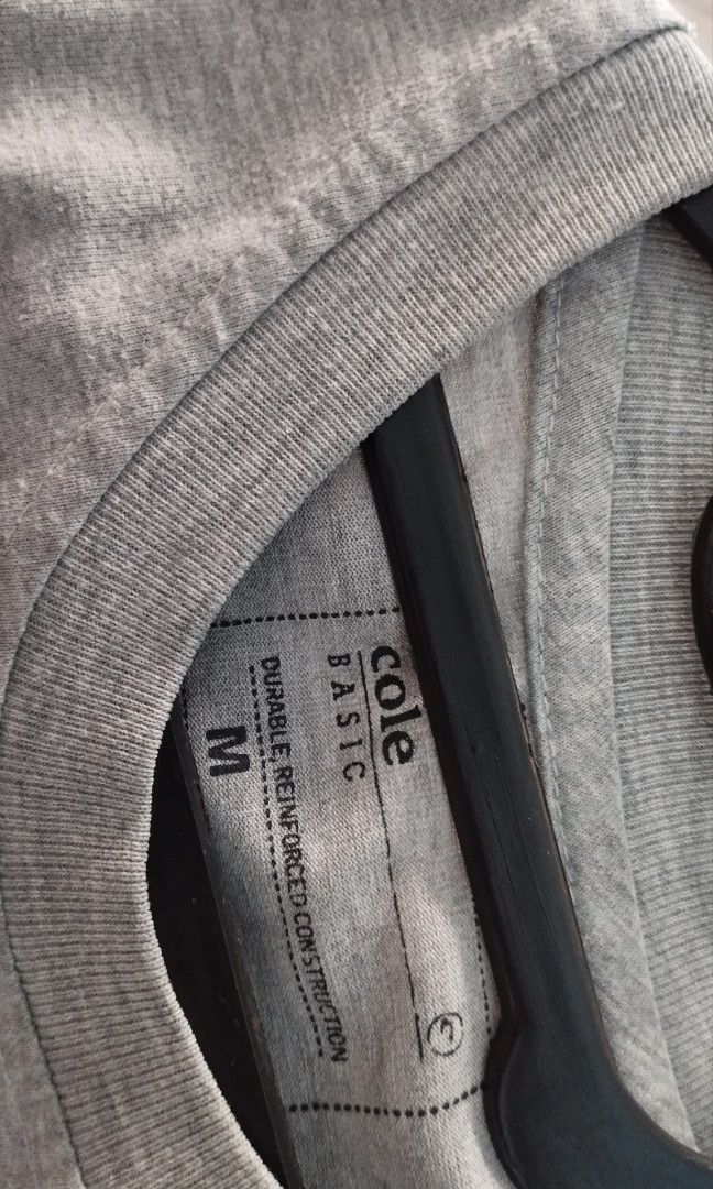 Kaos Polos Basic Pria Cole - Grey, Fesyen Pria, Pakaian , Atasan di Carousell