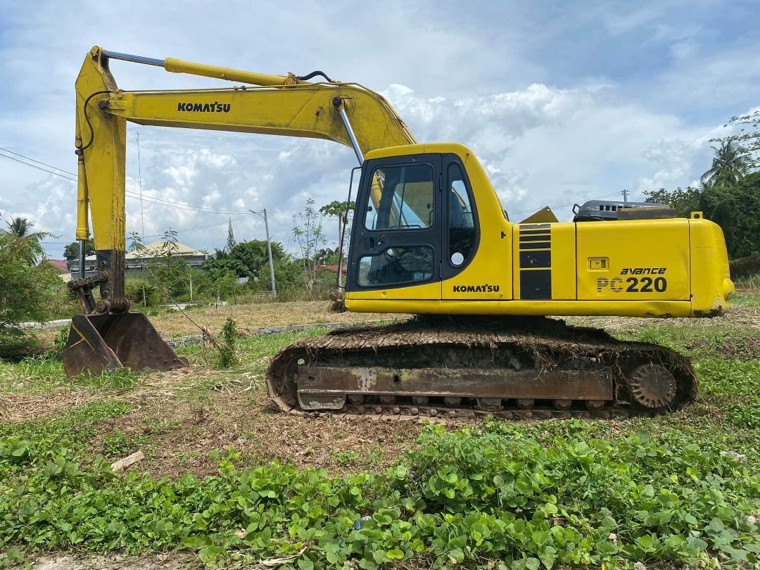 Komatsu PC 220, Commercial & Industrial, Industrial Equipment on Carousell