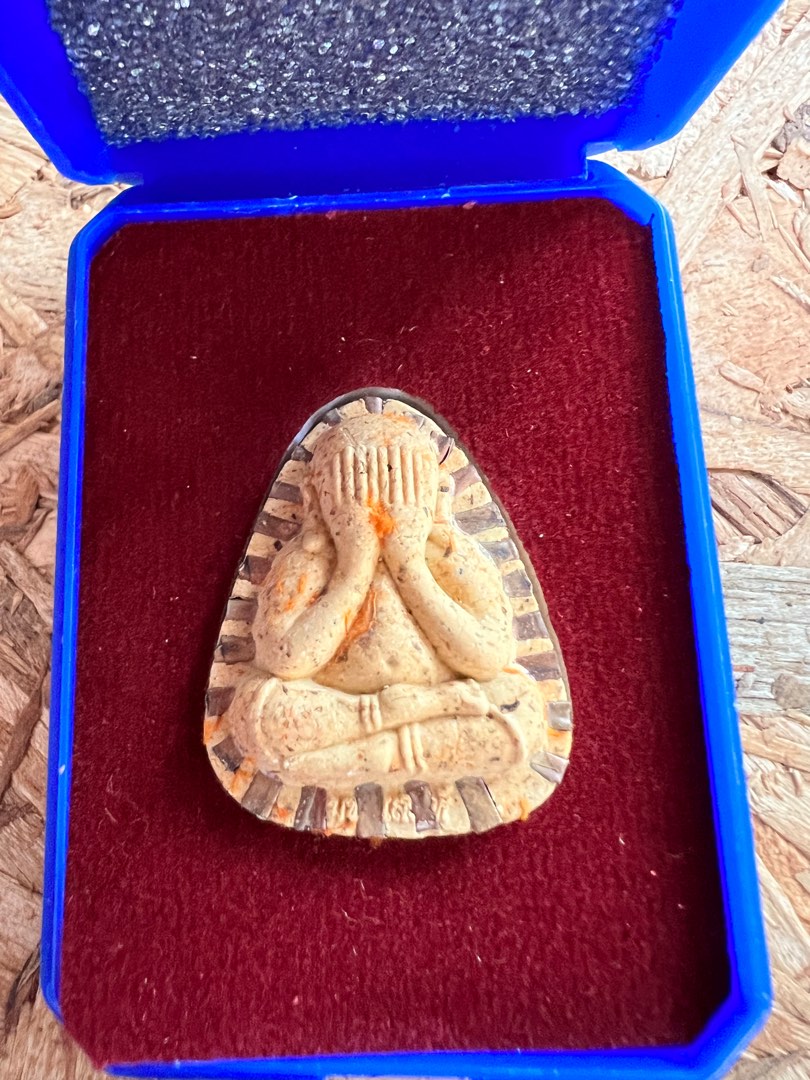 Lp toh pidta amulet, Hobbies & Toys, Collectibles & Memorabilia, Religious Items on Carousell