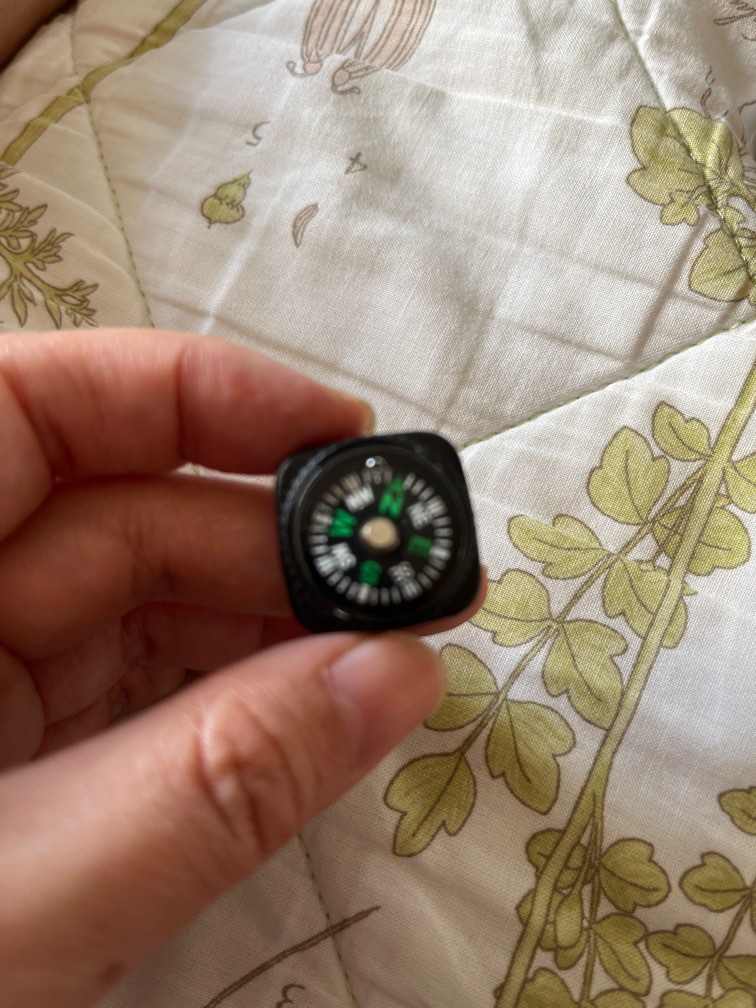 Mini Compass for shoelace, Everything Else on Carousell