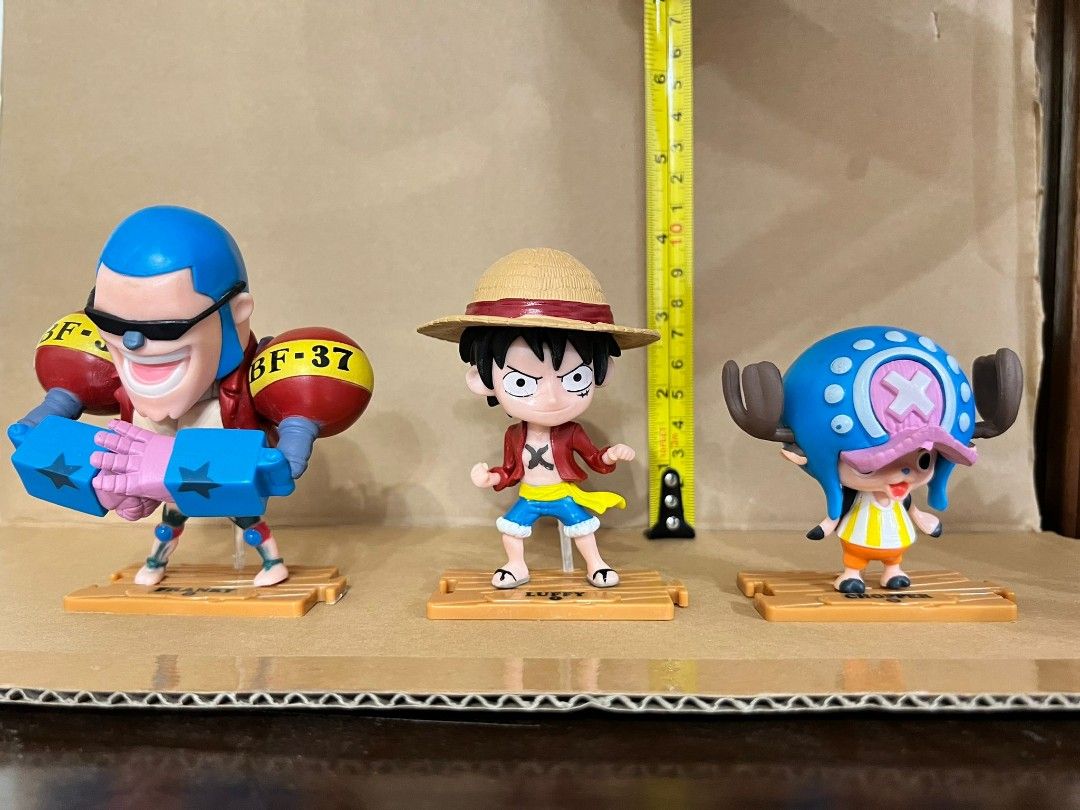 one piece figurines (luffy team), Hobbies & Toys, Memorabilia ...