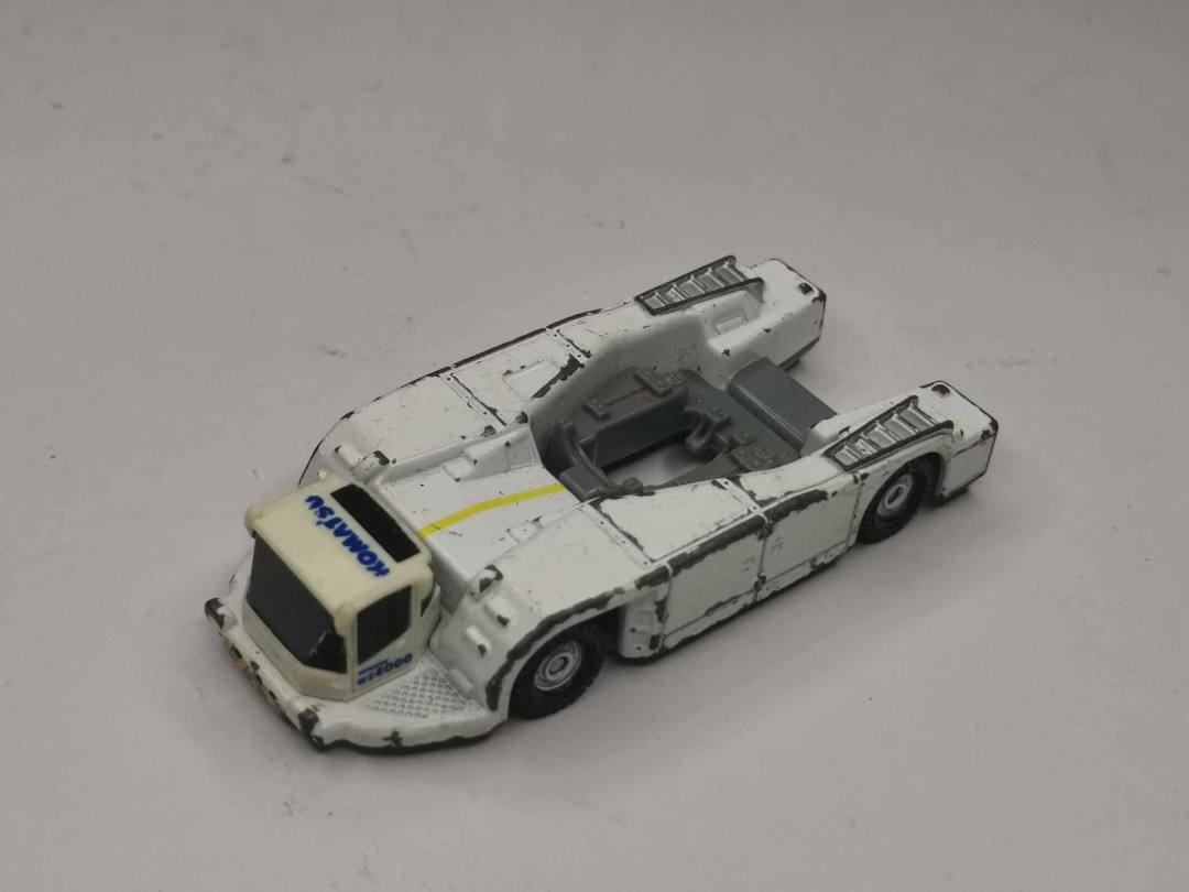 preowned tomica Komatsu Towbarless Tractor WZ4000, Hobbies & Toys, Toys ...