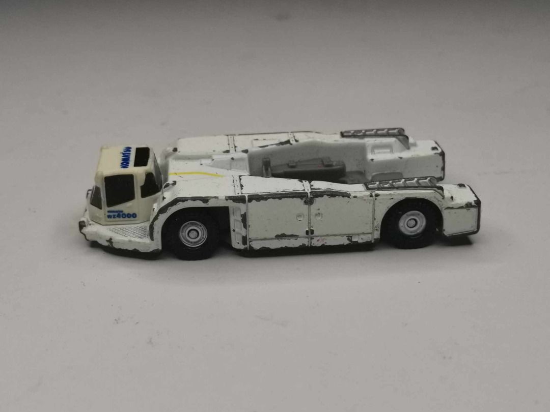 preowned tomica Komatsu Towbarless Tractor WZ4000, Hobbies & Toys, Toys ...