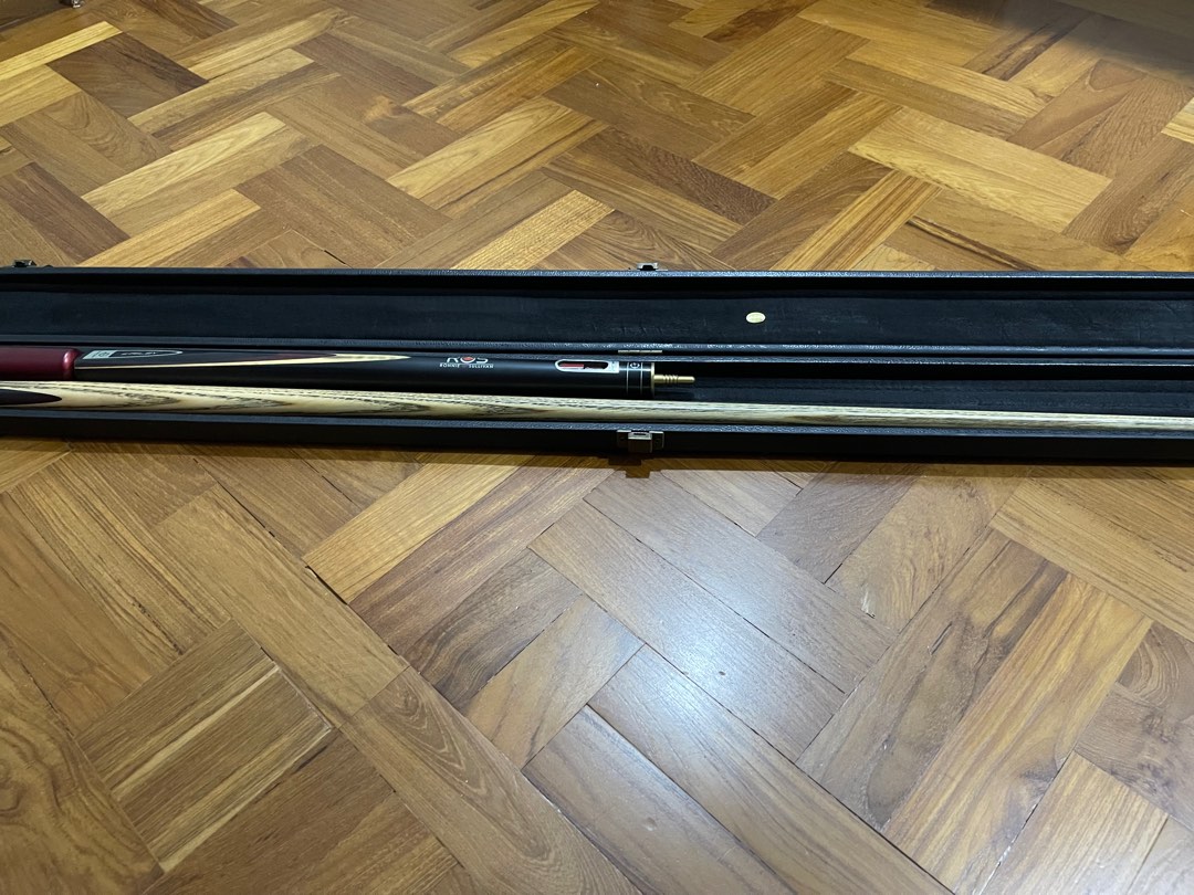 Riley Pool table Cue, Sports Equipment, Sports & Games, Billiards ...