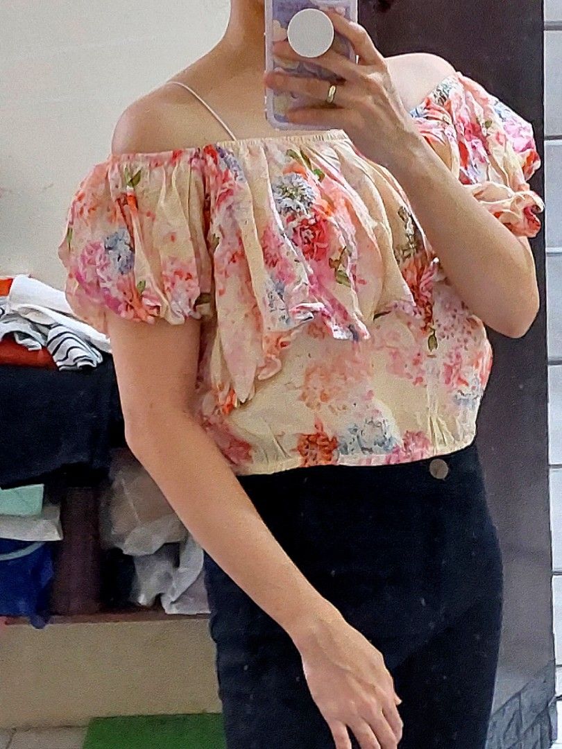 Sabrina Cropty flowy/ Sabrina lengan balon, Fesyen Wanita, Pakaian ...