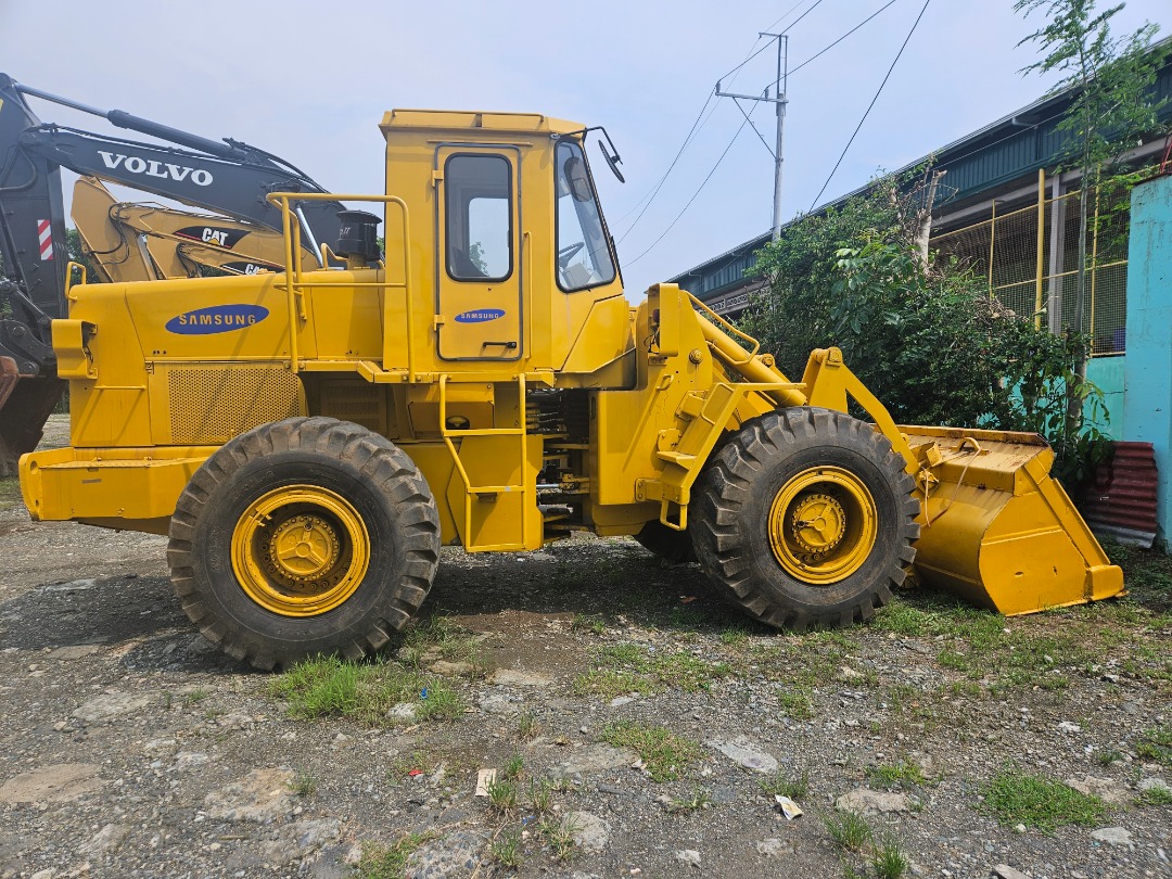 SAMSUNG WHEEL LOADER, SD20, Commercial & Industrial, Industrial ...