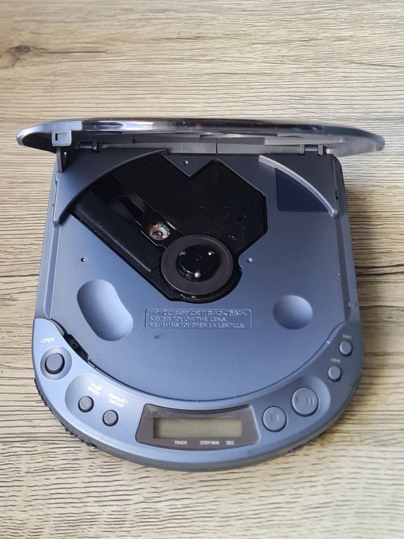Sony D-223 Walkman Discman Portable CD Player, Audio, Portable Music Players on Carousell