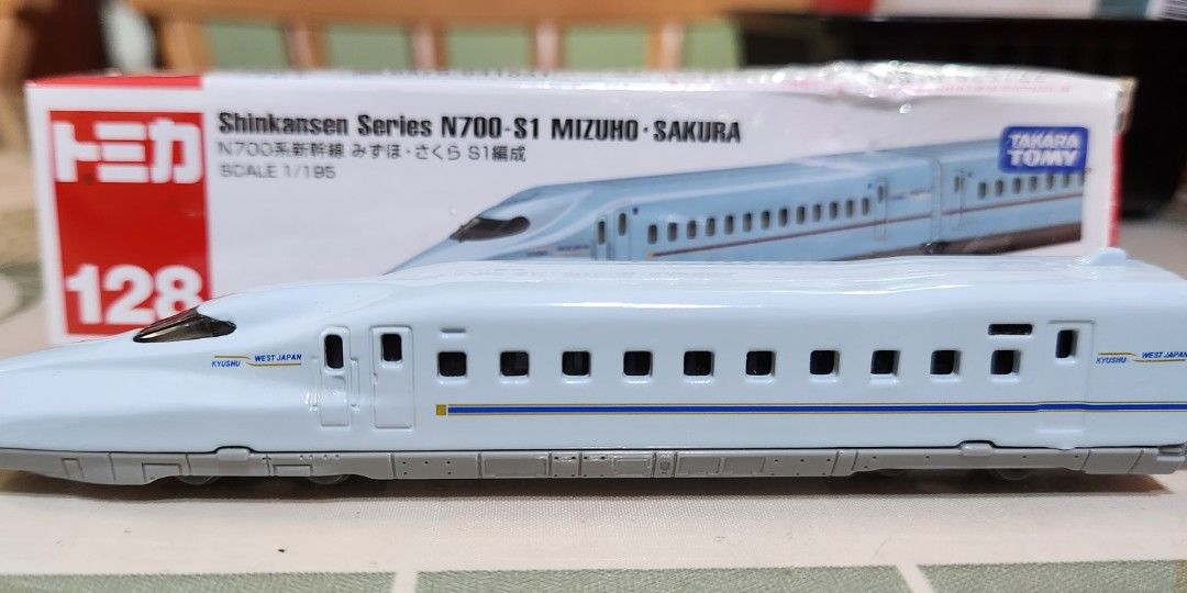 Tomica 128 Shinkansen Series N700-S1 Mizuho Sakura, 興趣及遊戲, 玩具 & 遊戲類 - Carousell