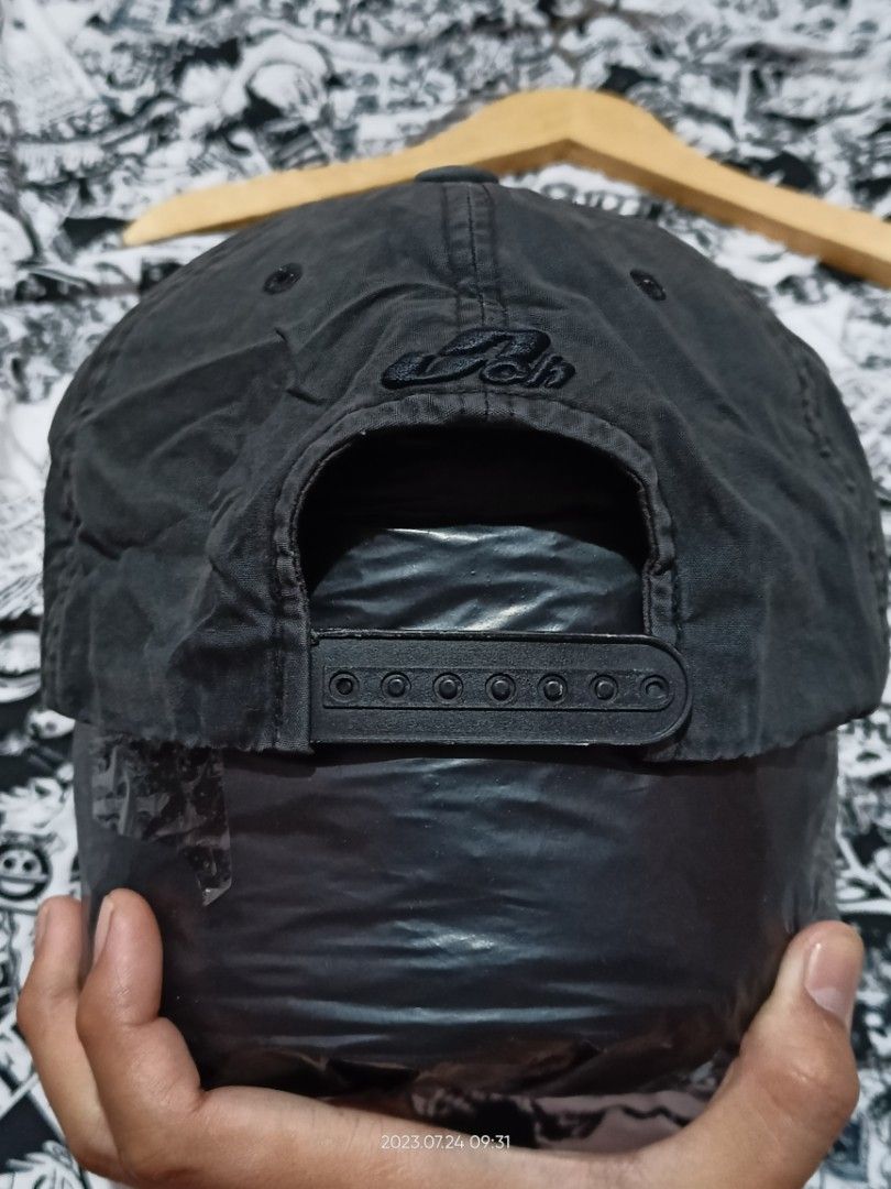 Topi sepeda gowes abu wash sch, Olah Raga, Sepeda di Carousell