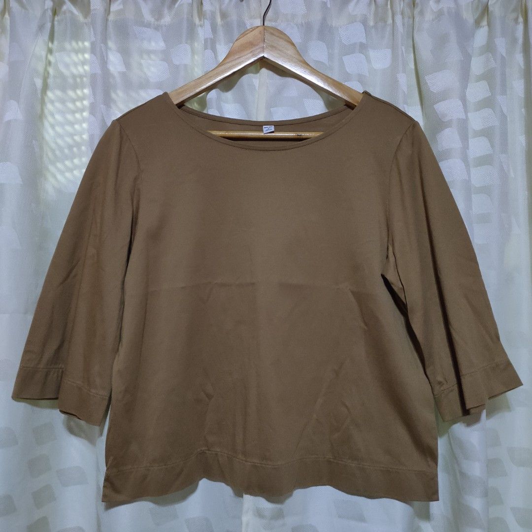 UNIQLO BASIC TOP on Carousell