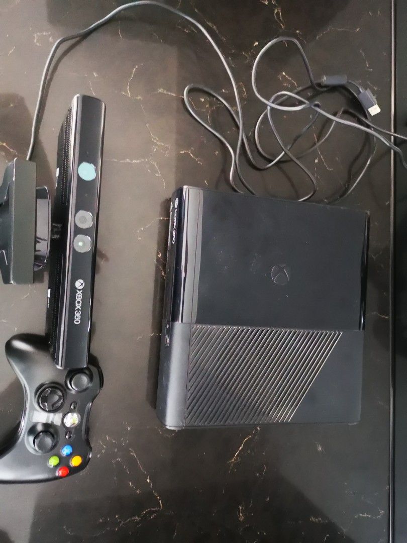 Xbox 360 with Kinect with 1 wireless controller, Video Gaming, Video ...