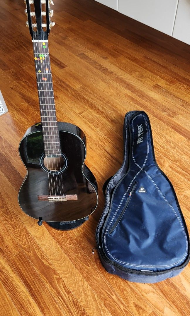 Yamaha C40 Guitar (black colour with case and stand), Hobbies & Toys ...