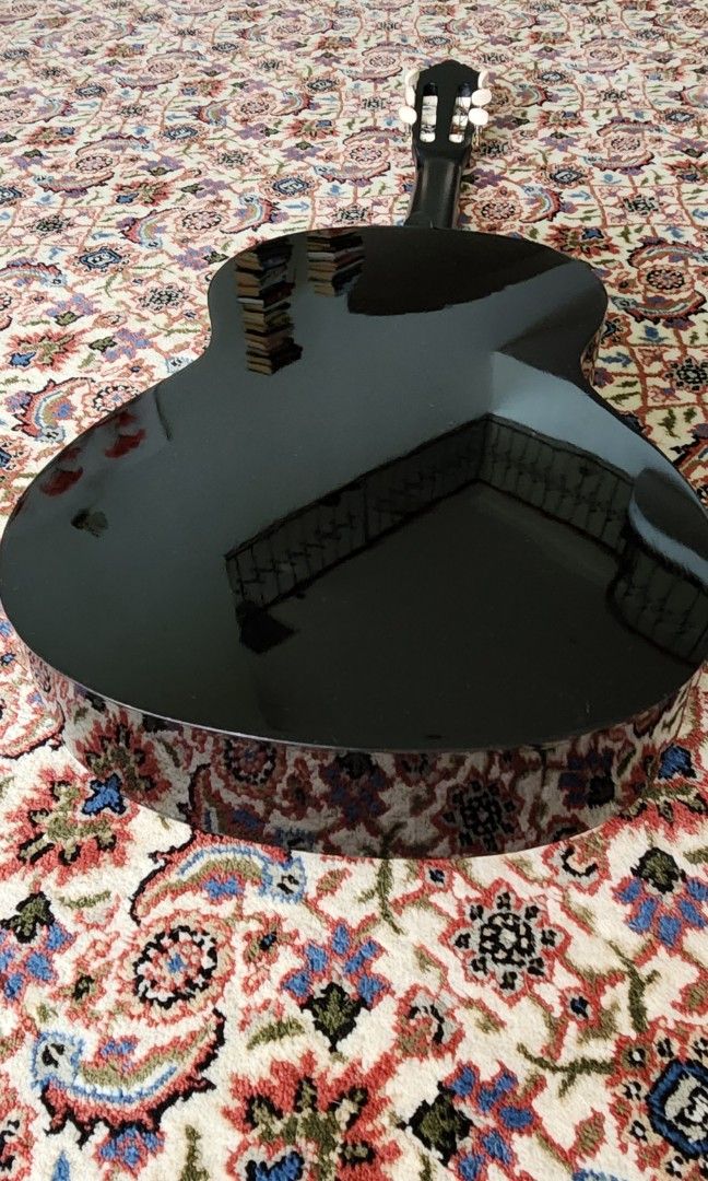 Yamaha C40 Guitar (black colour with case and stand), Hobbies & Toys ...