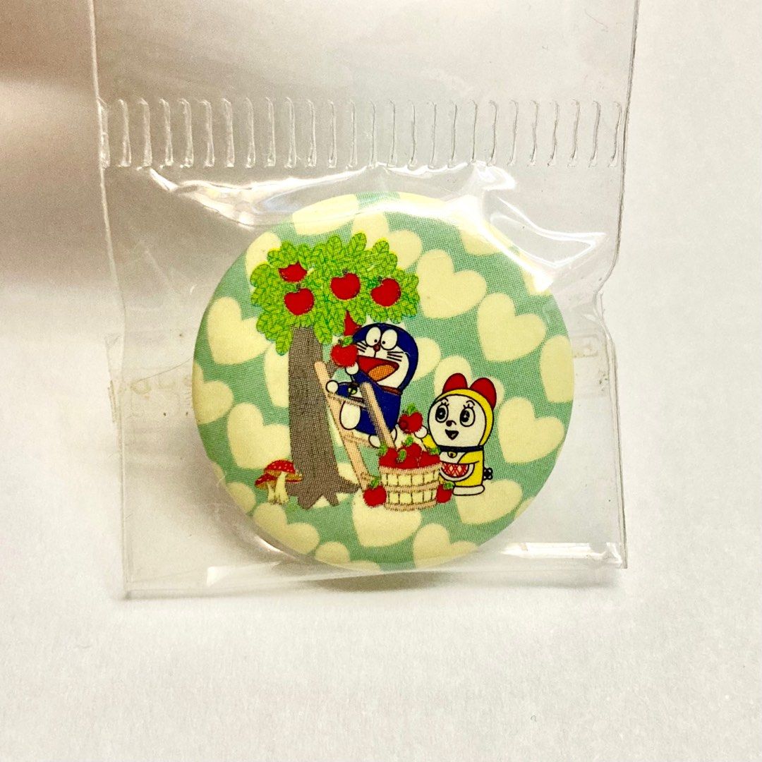 多啦A夢 叮噹 襟章 Doraemon pins, 興趣及遊戲, 收藏品及紀念品, 明星周邊 - Carousell