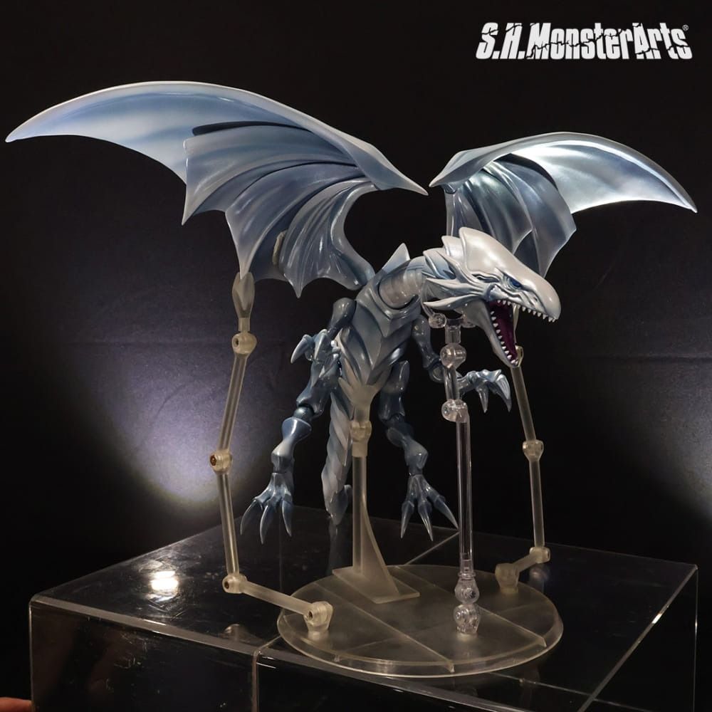 Bandai S.H.MonsterArts - SHM Blue Eyes White Dragon - Yugioh, Hobbies ...