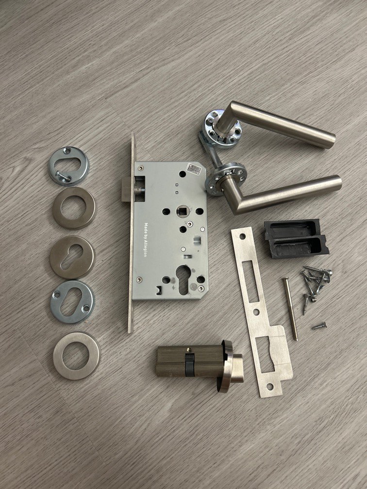 Briton door lock and handle set, Furniture & Home Living, Security ...