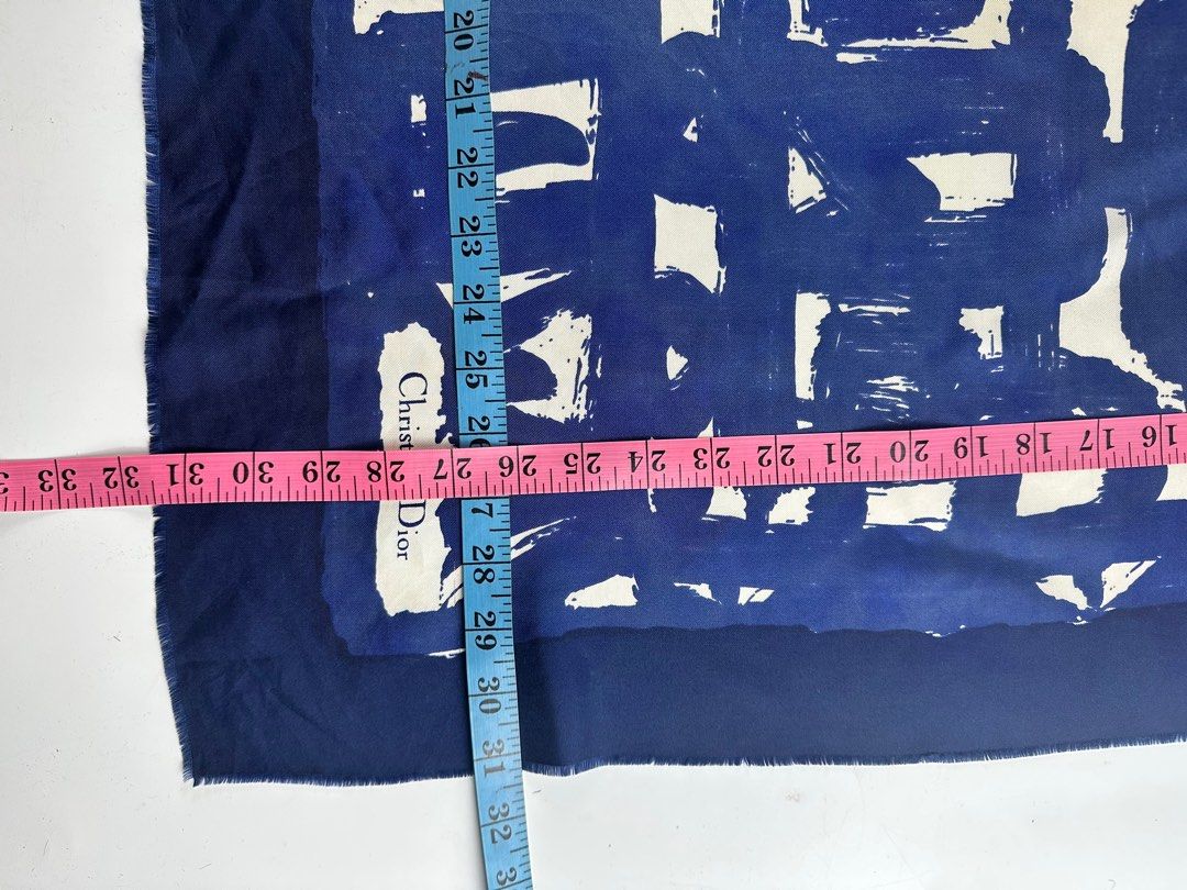 Christian dior scar, Women's Fashion, Watches & Accessories, Scarves on ...