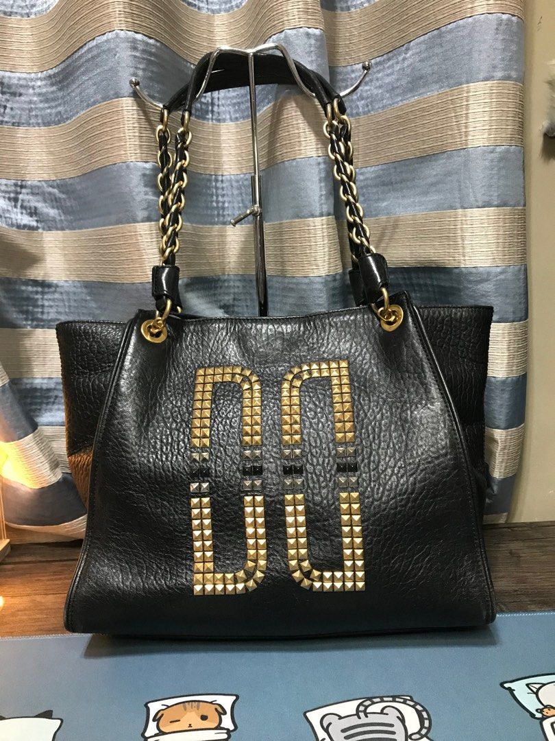 Daks London Shoulder bag on Carousell