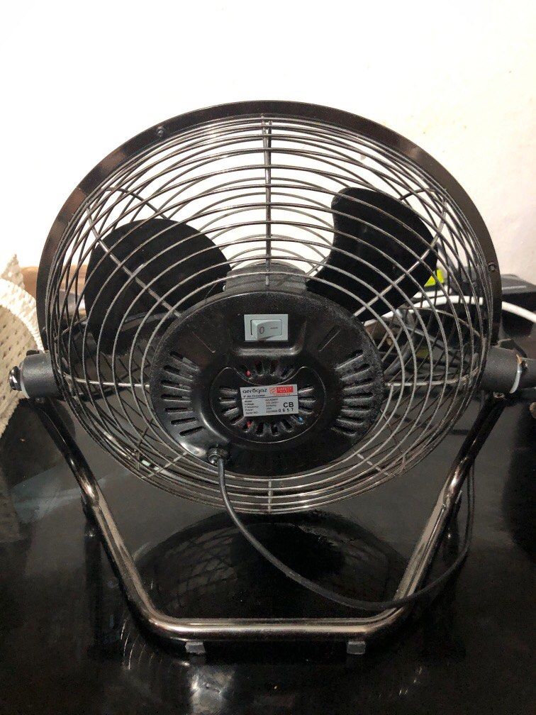 Desk/floor fan, Furniture & Home Living, Lighting & Fans, Fans on Carousell